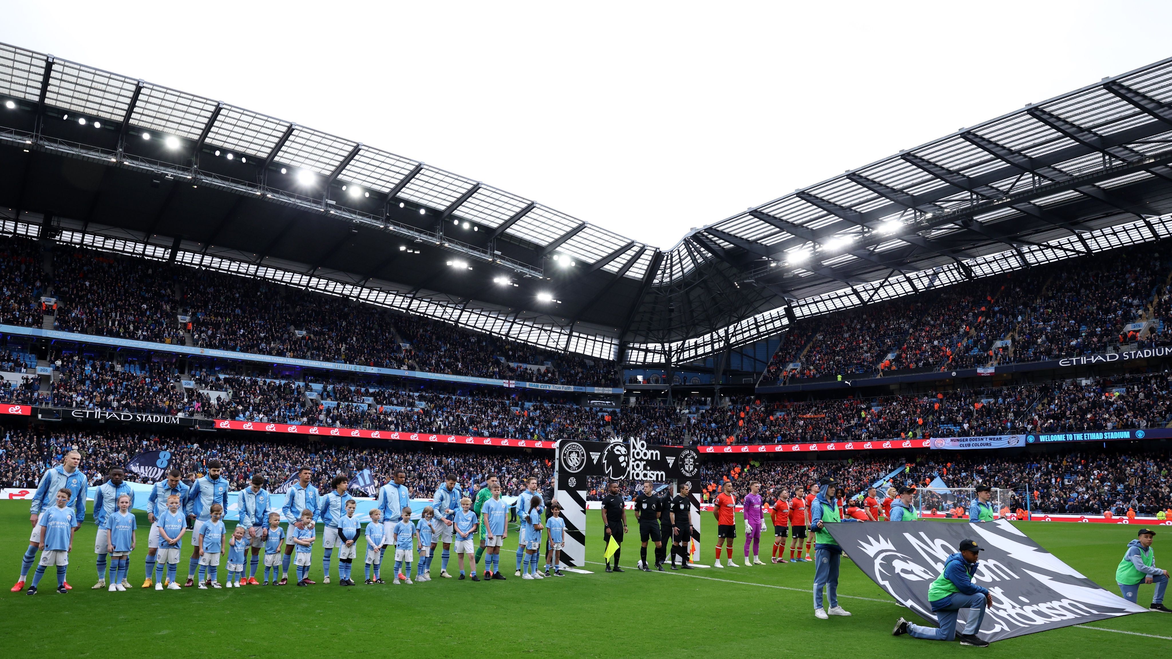 English Premier League: Latest News & Fixtures Updates