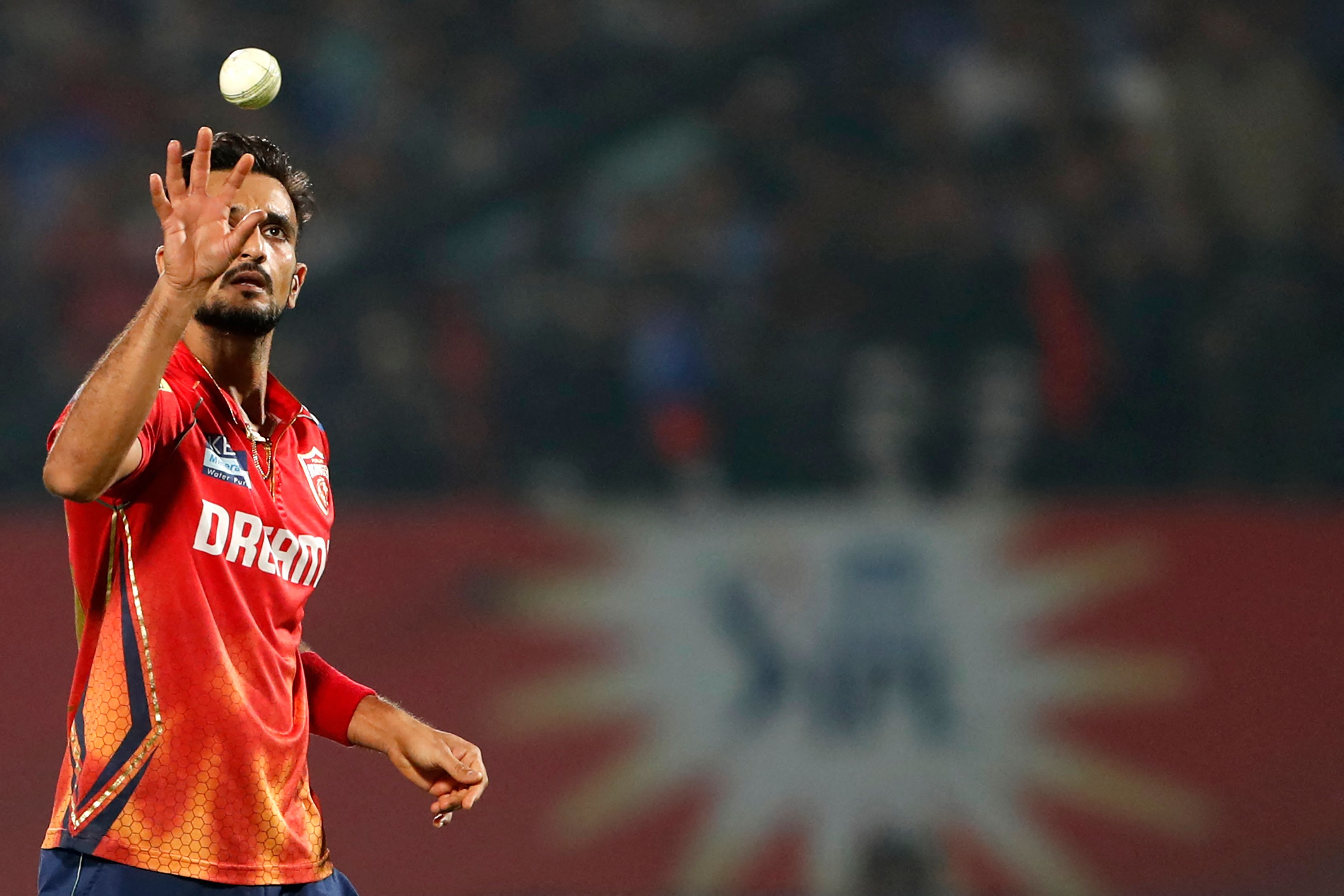 Identifying the highest wicket-taker in one IPL season