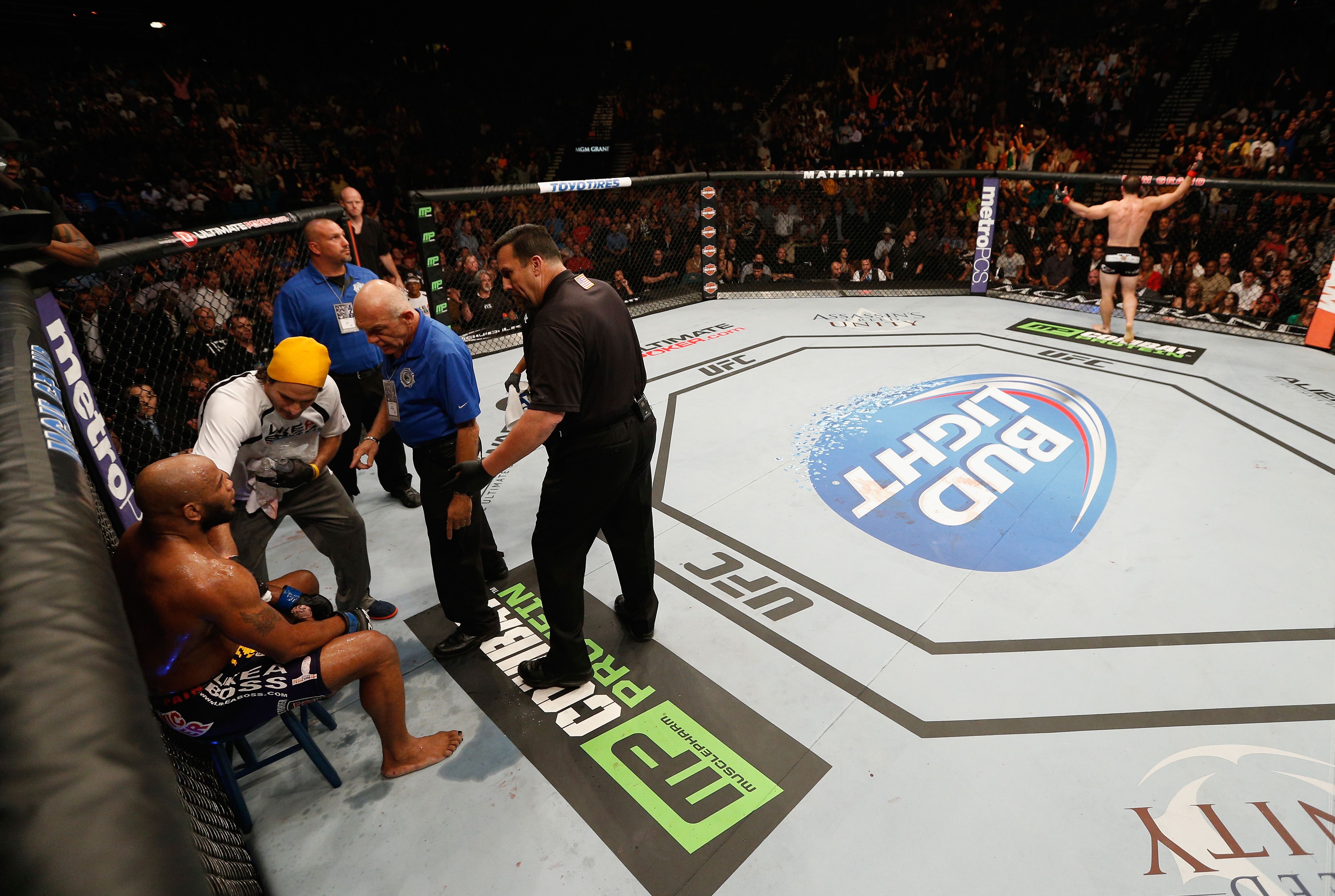 How Long Are MMA Rounds?