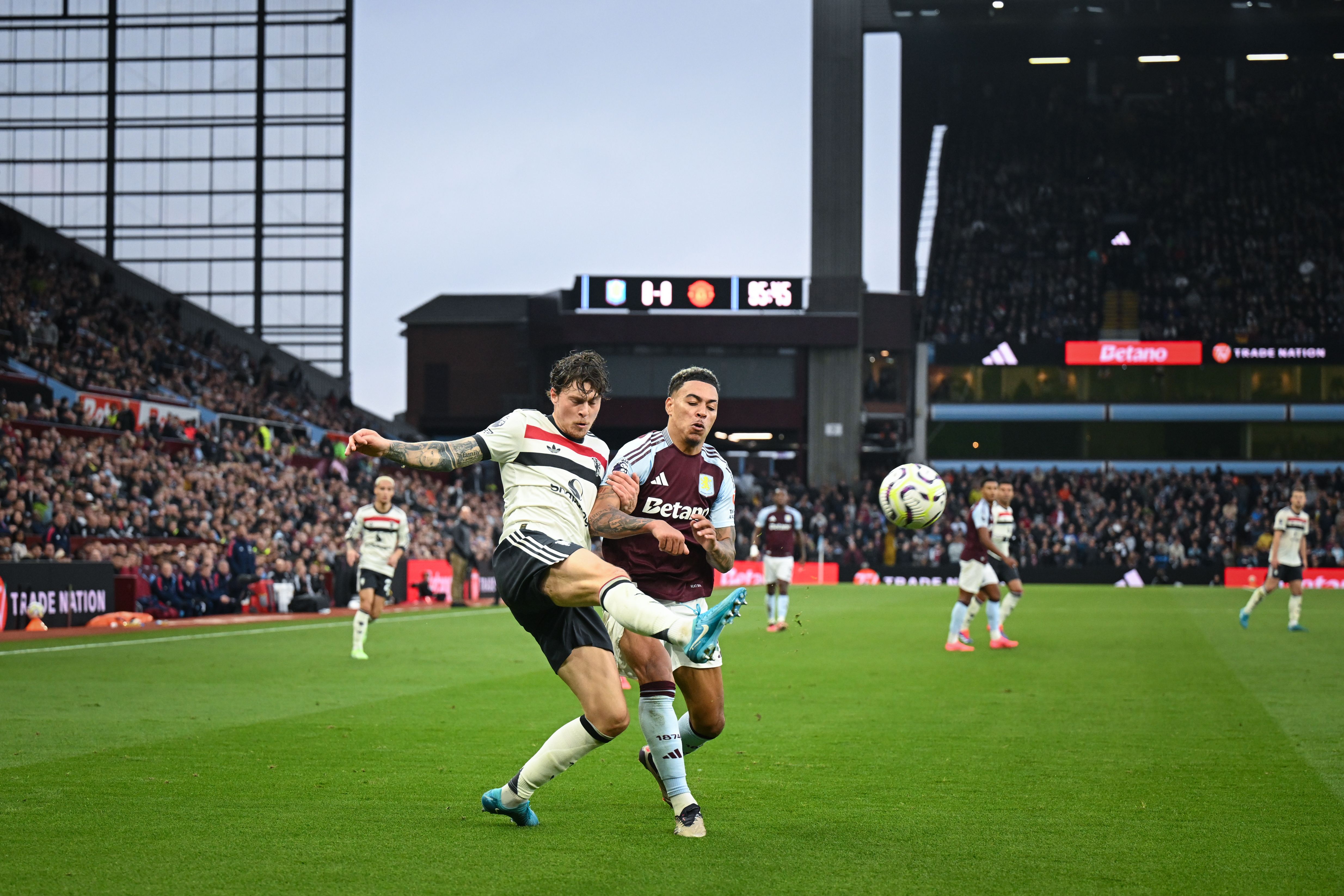 Aston Villa vs Manchester United Preview: Odds, Tips & Prediction